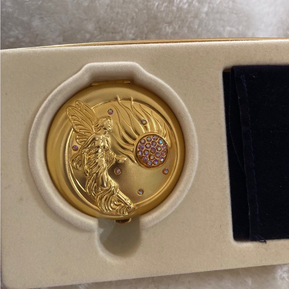 Estee Lauder | Accessories | Estee Lauder Golden Capricon Powder ...